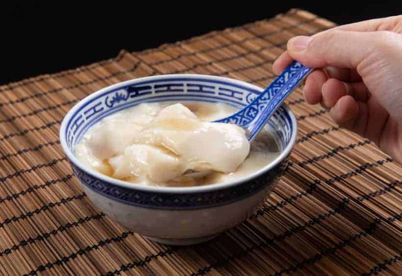 Silky Tofu Pudding 香滑豆腐花 (免石膏粉!) | Tested by Amy + Jacky